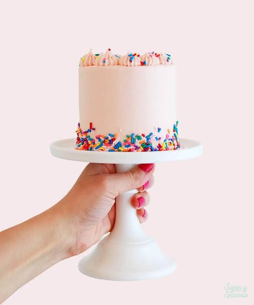 Custom Cakes – Nosh & Nibble